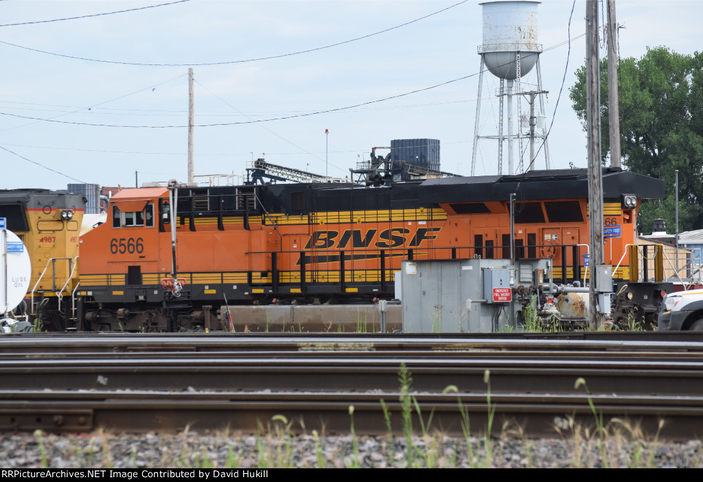 BNSF Engine 6566, UP Shortline Yard, Des Moines IA